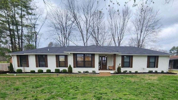 Lakeshore Living- Studio Apartment - Gallatin, TN