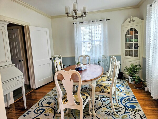 Family Friendly In Hampton With Huge Yard, Dog Park, And 2 Blocks From The Bay - Hampton, VA
