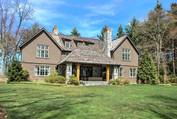 Yellow Mountain Estate |  A Captivating European-style Manor In The Mountains - Highlands