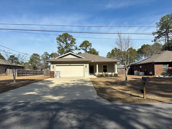 Charming 3-bedroom House With Wifi, Ac In Fabulous Navarre Beach 7 Min Away. - Navarre, FL