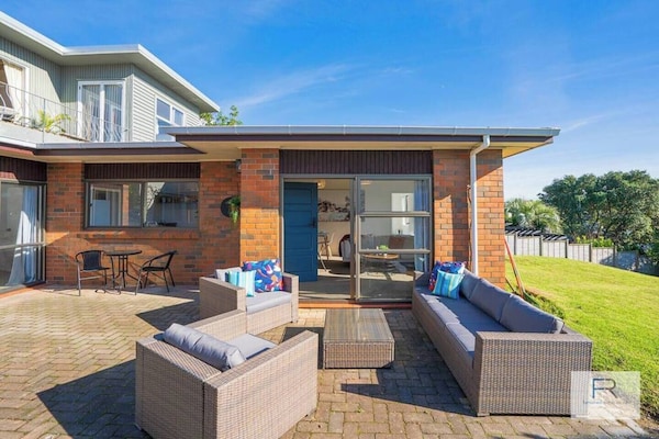 Secluded Coastal Home With Garden - Pet Friendly! - Auckland