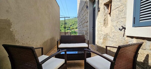Bel & Ancien Appartement T3 Rénové Dans Sartène - Corse