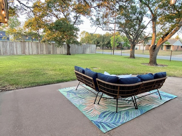 Three Bedroom ~ 8 Mins To A&m ~ Quiet Neighborhood - Bryan, TX
