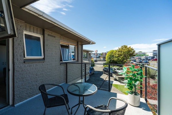 Stay In Town With Wi-fi - Lake Taupo