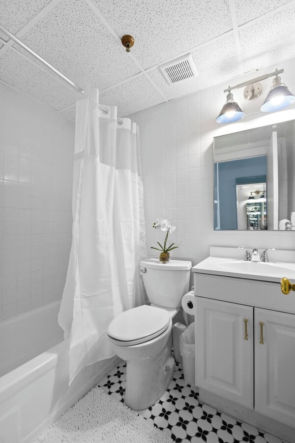 Justlistedtropicalhaven1br - Palm Beach, FL