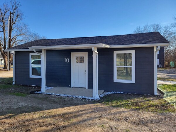 Bluebonnet Cottages By The Lake - Cabin 10 - Point, TX
