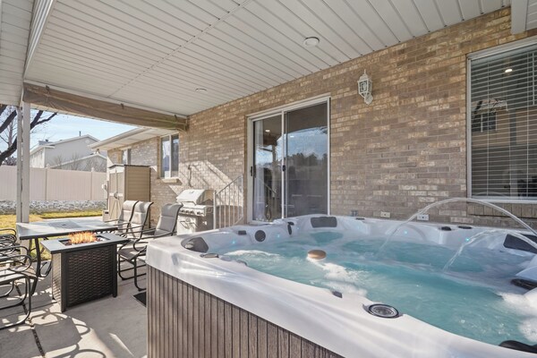 7-bedroom Home With Hot Tub  Near Ski Resorts, Slc & Convention Centers - West Jordan, UT