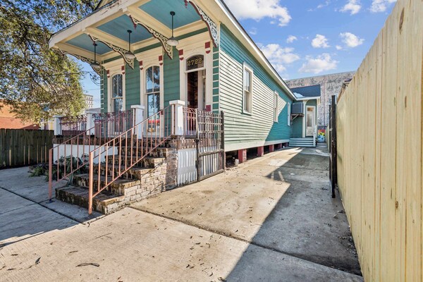Stylish, Central Nola Getaway! Parking+street Car - New Orleans, LA