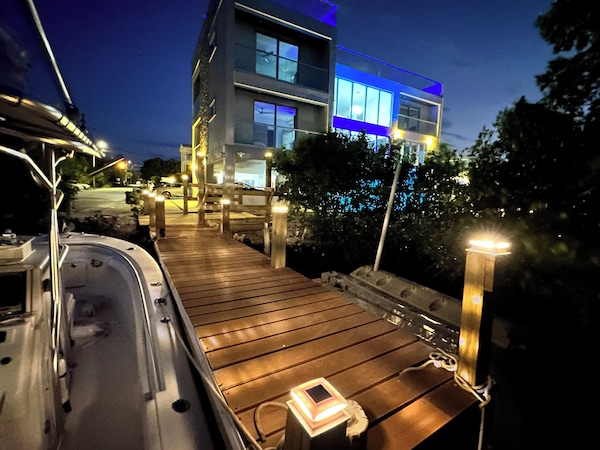 Modern Masterpiece In The Heart Of Marathon With Stunning Views Of The Gulf - Duck Key, FL