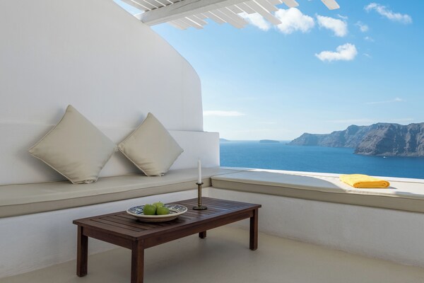 Senior Suite With Private Whirlpool & Caldera View - Oia