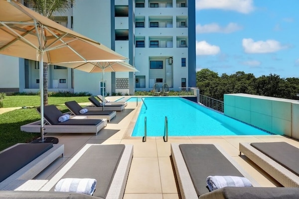 Family-friendly#2br Apr: Poolside#near Menlyn Mall - Centurion
