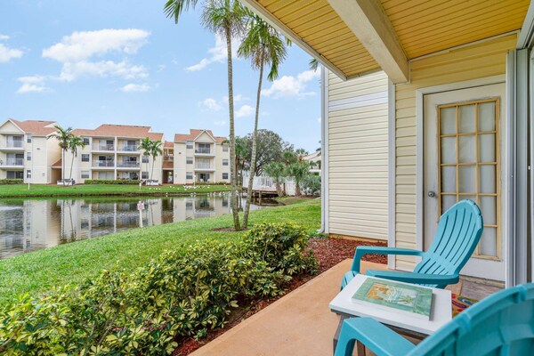 Coastal2· Tranquil Pond Oasis Near Beach - Melbourne, FL