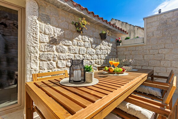 Stone House Trogir - Three Bedroom House With Jacuzzi - Trogir