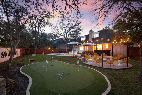 Texas Oasis - Pool, Games, Hot Tub & Family Fun! - Alamo Heights, TX