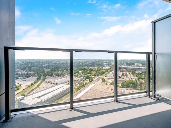 Modern High-rise 24th Floor Condo W Private Patio - Chicopee