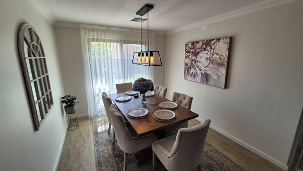 Tranquil 5-bedroom House, Less Than A 10 Min Walk To The Famous Yanchep Lagoon - 珀斯