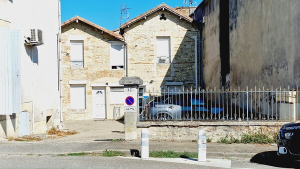 Beautiful Renovated House, 2 Bedrooms, Air Conditioning, Free Private Parking, Wi-fi - Agen