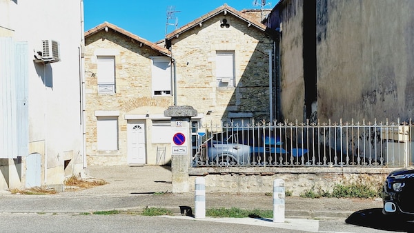 Beautiful Renovated House, 2 Bedrooms, Air Conditioning, Free Private Parking, Wi-fi - Agen