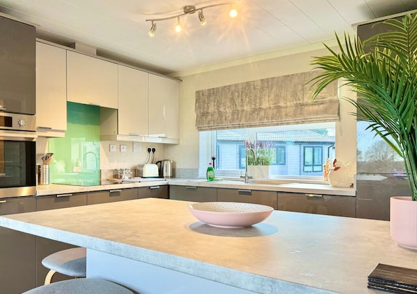 Lodge With Stunning Countryside Views - Meters From The Banks Of The River Avon. - Cotswolds