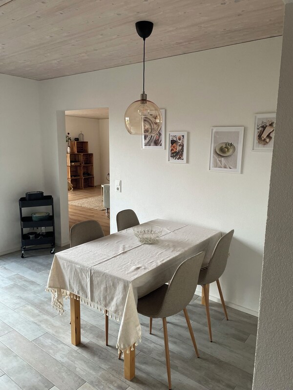 Hegau Apartment, 2,5 Zimmer, 70qm, Kostenloses Wifi Und Parkplätze - Hilzingen
