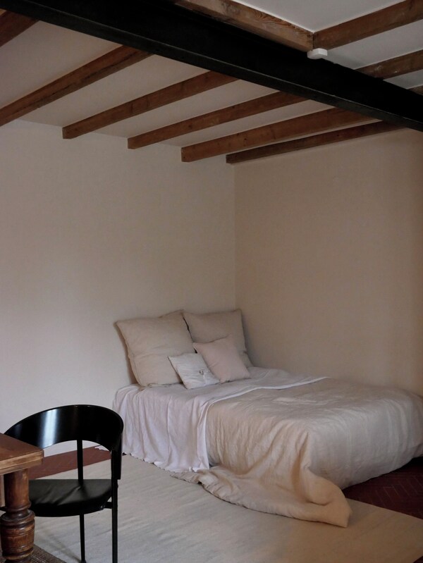 Comfortable Living On A Farm Surrounded By Greenery And Art - Krefeld