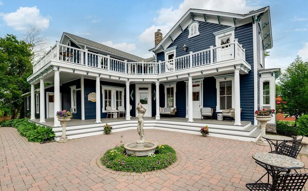 Charming Historic Home With Luxury Suites & Courtyard - Minnesota
