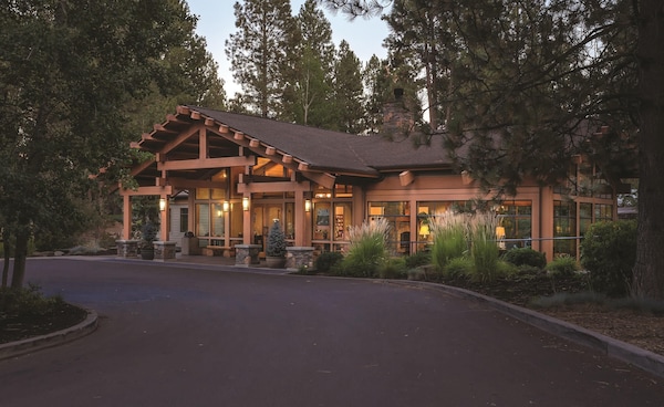Bend, Or: 1br W/fireplace, Pool, Ice Skating, Stables, Lake, Watersports & More! - Oregon