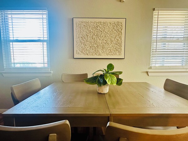 Charming 3-bedroom House With Ac And Wifi Near At&t Stadium - Carousel, Arlington