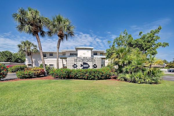 Directly On The Gulf - Unit 17 - Studio - Second Floor - Sleeps 2 - Venice, FL