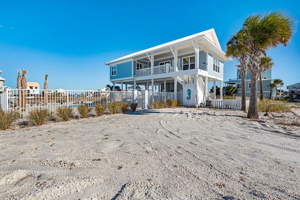 Navarre Beach Bungalow / Private Pool & Dog Friendly - Pensacola Beach, FL