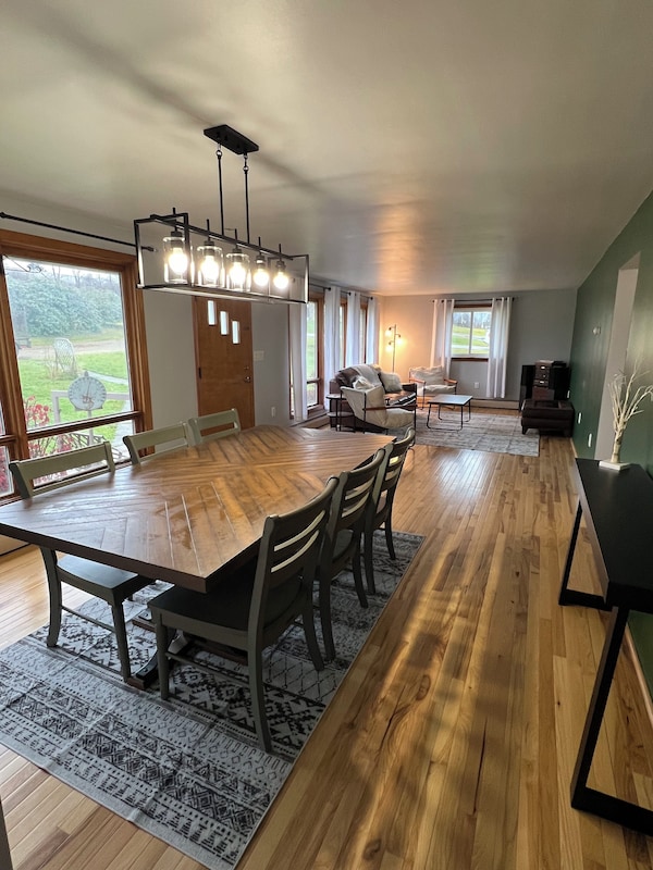 Soothing 2-bedroom House With Wifi In Butler - Butler, PA