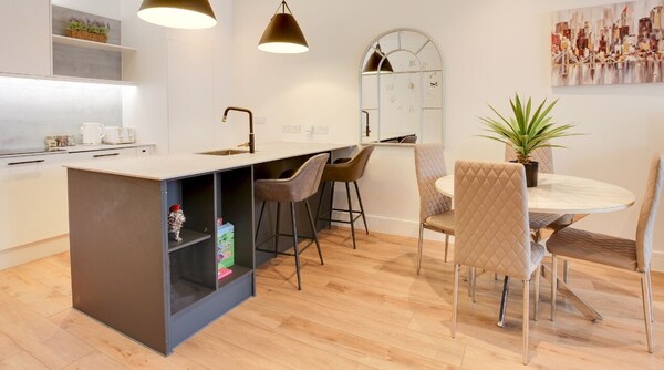 Chic & Elegant 1br City Centre Nr Cliffs Pavillion By Luxiety Stays - Southend-on-Sea