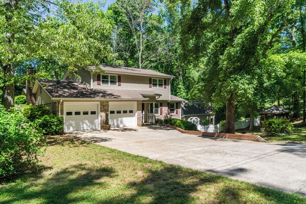 New Listing! Downtown Getaway- Minutes To Dahlonega\/pool\/hot Tub\/ Game Room - Dahlonega, GA