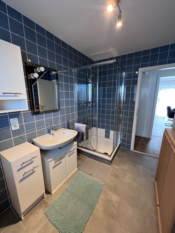 Bright Apartment (110 M²) With Balcony, 2 Bedrooms, 2 Bathrooms For 4-6 People - Bad Wildbad