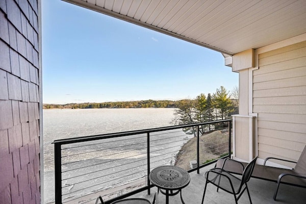 Beachview Twin #1 At Delton Grand (428) - Lake Delton, WI