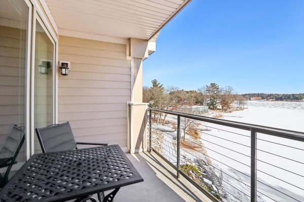 Comfy Views Condo - Delton Grand 423 - Mirror Lake State Park, Baraboo