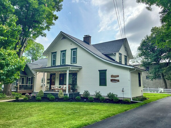 Charming 3-bedroom 1.5 Bath East Aurora Village Home  Behind Roycroft & Main St - 荷蘭