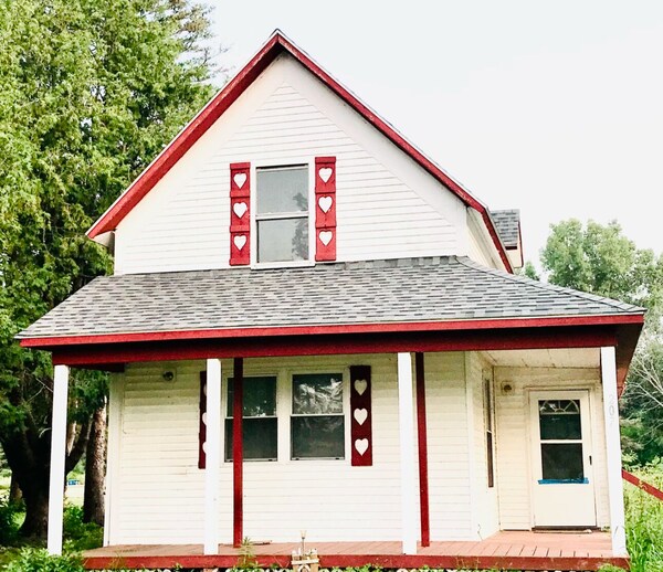Centrally Located Getaway In Mis Smallest City! Tubing, Fishing, So Much More! - Michigan