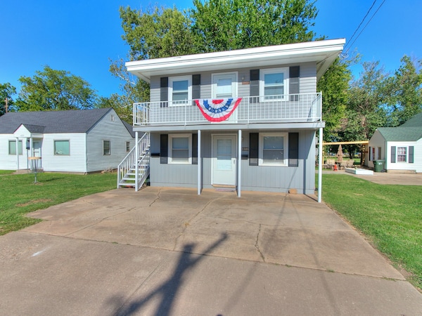 Top Level Charming Townhome With 1 Bedroom As Close To Campus As You Can Get! - Norman, OK