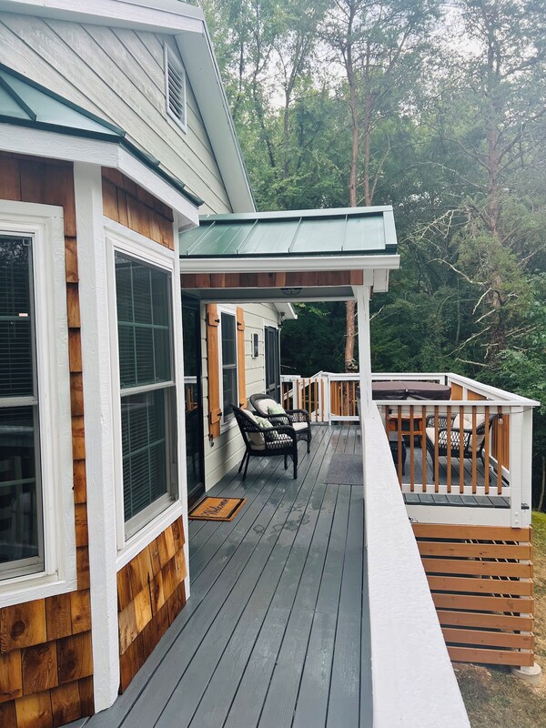 Charming 2-bedroom Cottage/5-star Location/hot Tub/fire Pit/cubs Den - Townsend, TN