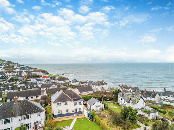 4 Bedroom Accommodation In Borth Aberystwyth - Borth