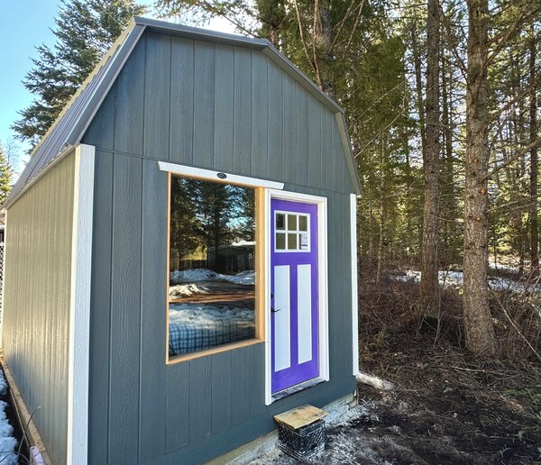 Delightful Cabin In Hungry Horse On River With Mountain Views - Glacier National Park