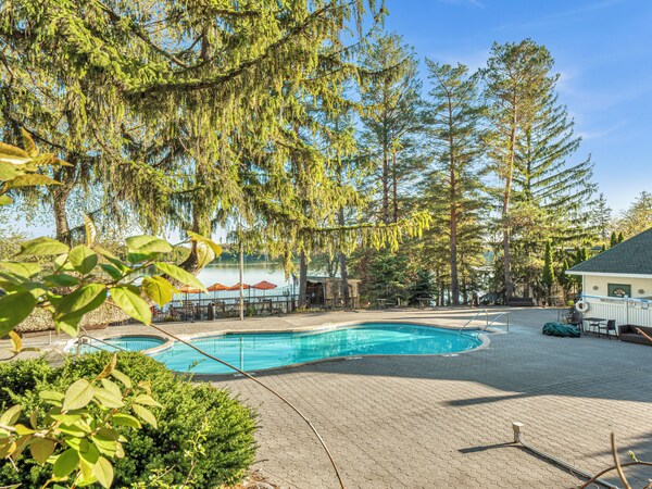 Sleeps 8! 2 Full Bath With Kitchenette! - Elkhart Lake, WI