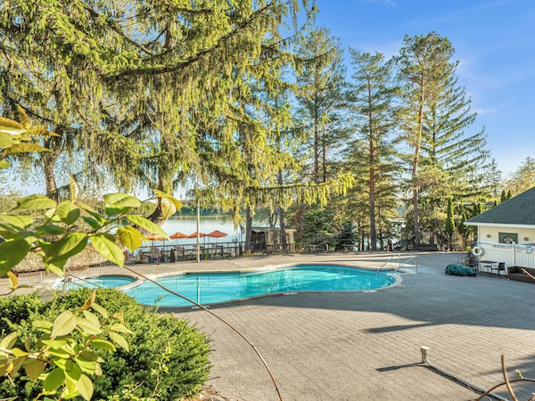 Sleeps 8! 2 Full Bath With Kitchenette! - Elkhart Lake, WI