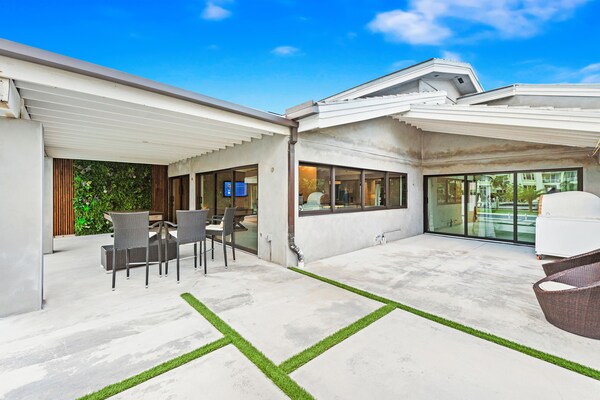 Luxurious 5 Bedroom Waterfront Villa With Yacht, Steps To Beach. - Miami Beach, FL
