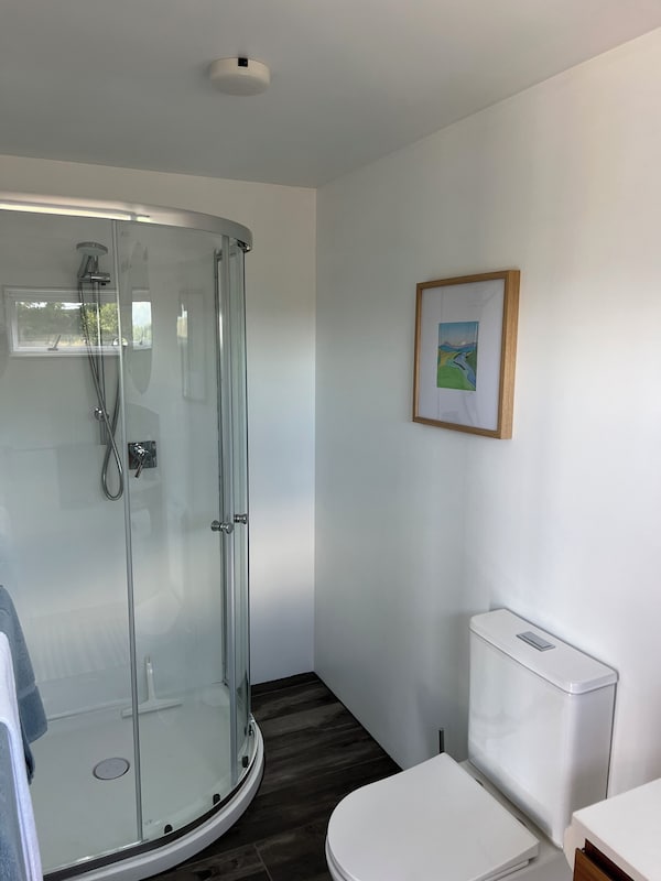 Quiet, Private Cosy Cabin With En-suite. Access To Bike Paths, River And Pub. - New Zealand