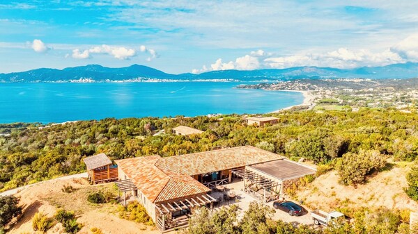 Magnifique Demeure En Pierre Dans Domaine De 10ha Avec Vue Mer - Porticcio