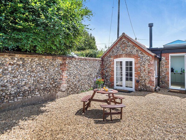 The Property Is Modern But Has Wonderful Character Touches Throughout. - Holkham