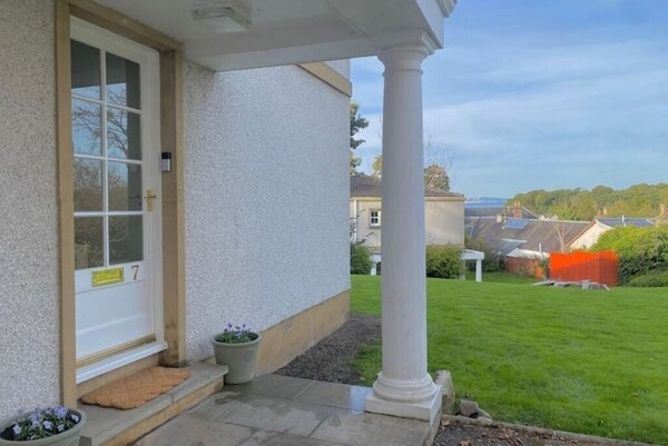 Spacious 2-bed With Free Parking - Inverness