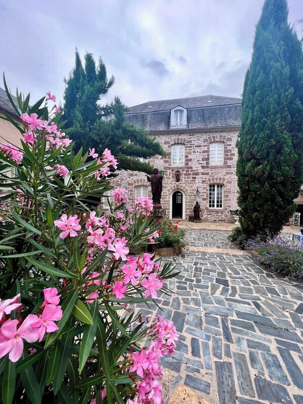 Le Logis De La Providence -12 Pers -Bourg Allassac - Corrèze